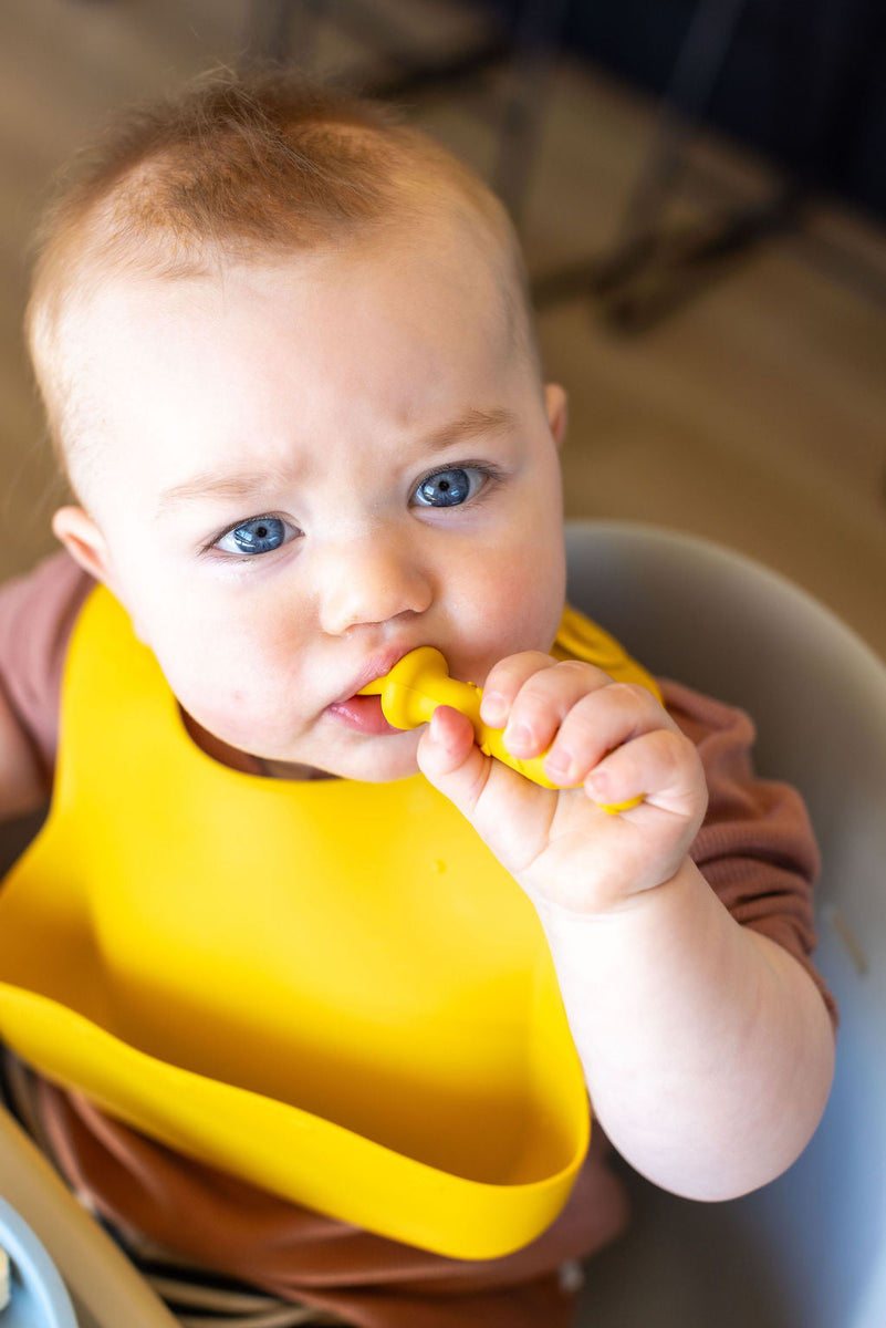 Spoon Feeding Tips for Babies + Best Baby Spoon to Start Solids – Zazi